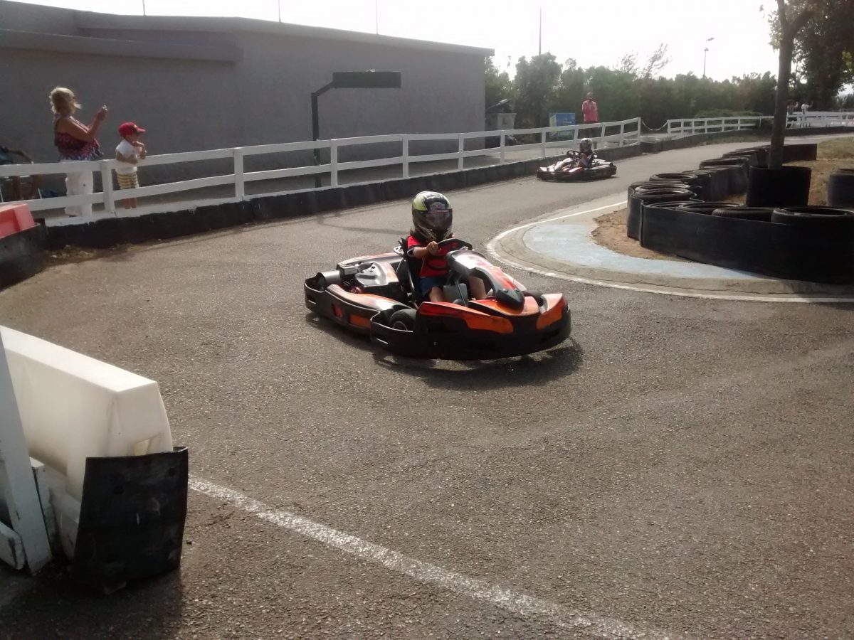 On a testé : le karting en famille à Lyon